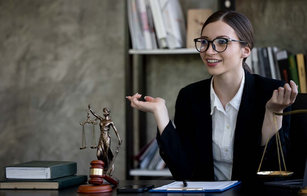 Descubre 10 Razones Para Estudiar Derecho l UNILA